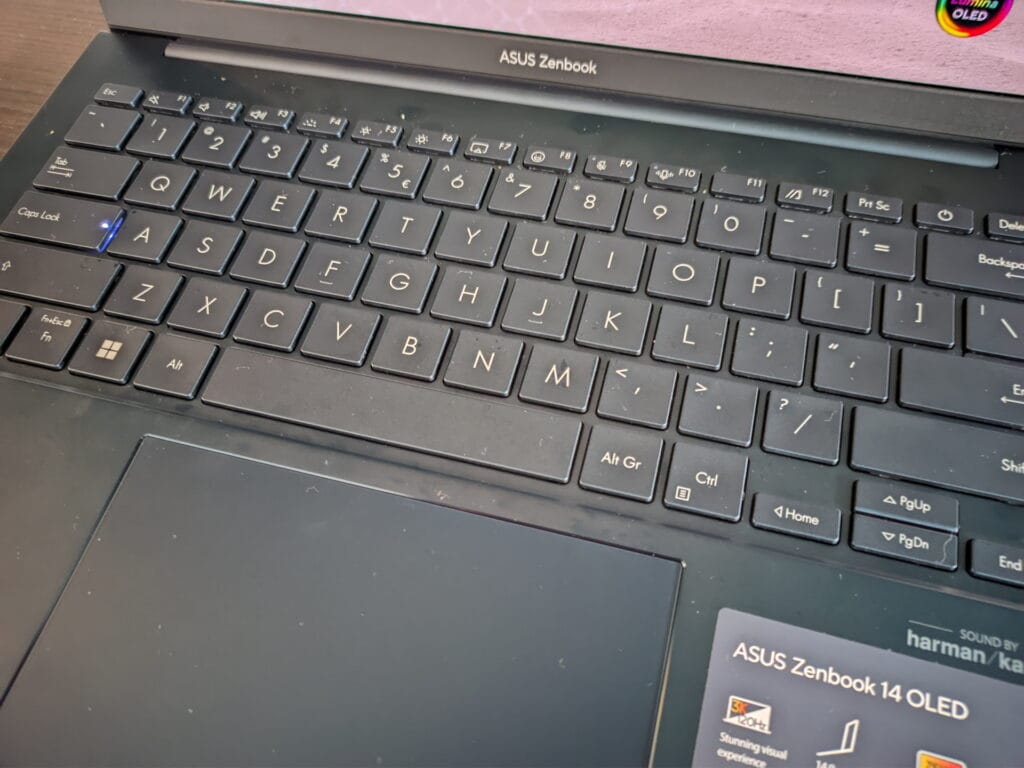 ASUS Zenbook 14 OLED UX3405: Ringan, Bertenaga, Layar Menakjubkan